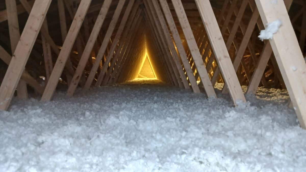 Yläpohjan eristys - näin säästät energiakuluissa | Ekoeriste